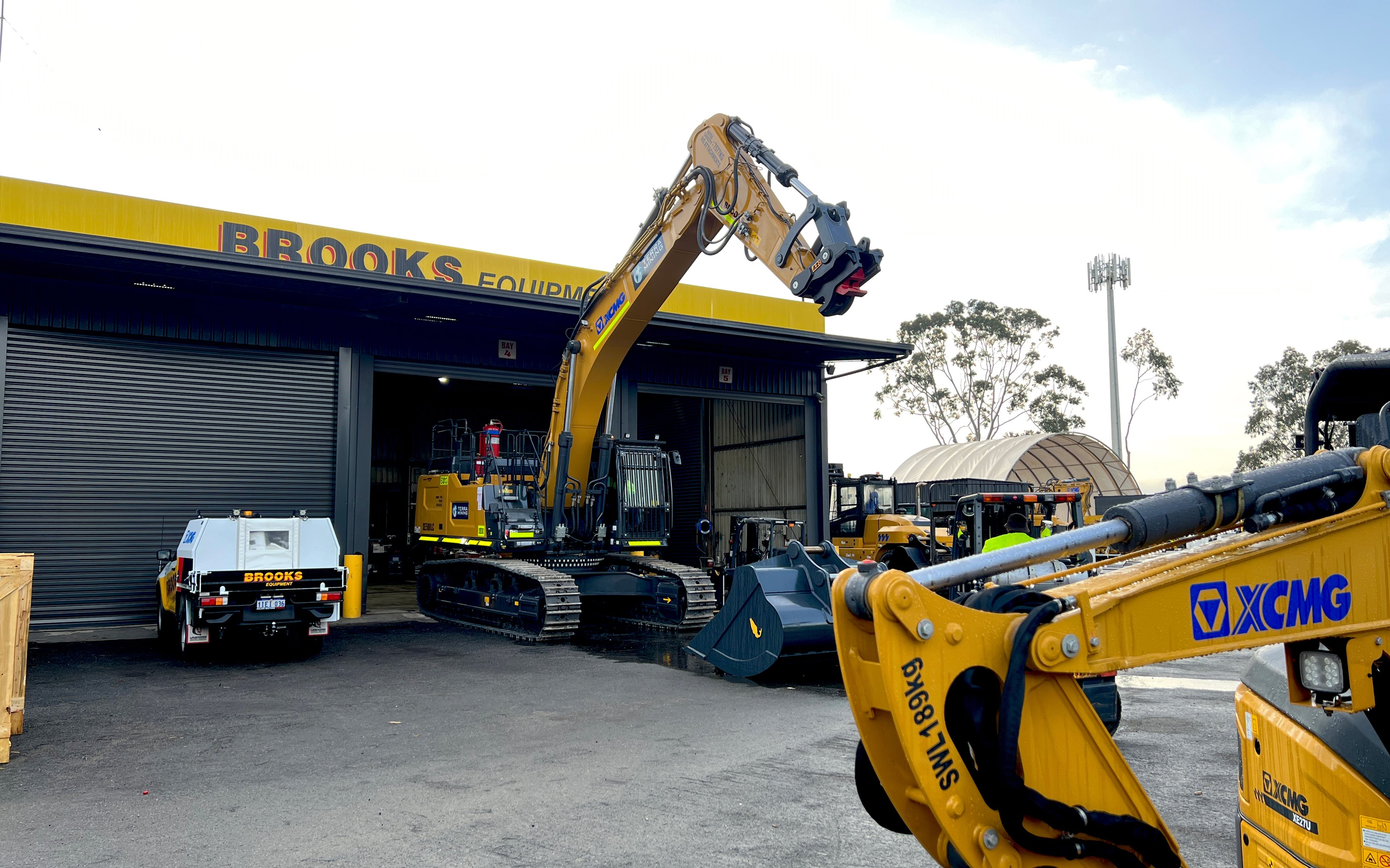 Brooks Equipment - TERRA MINING INVESTED IN XE500LC!