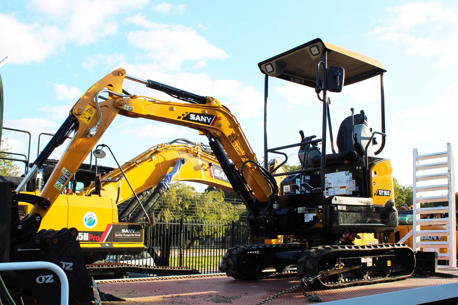 Brooks Equipment - METRO MINI DIGGER!